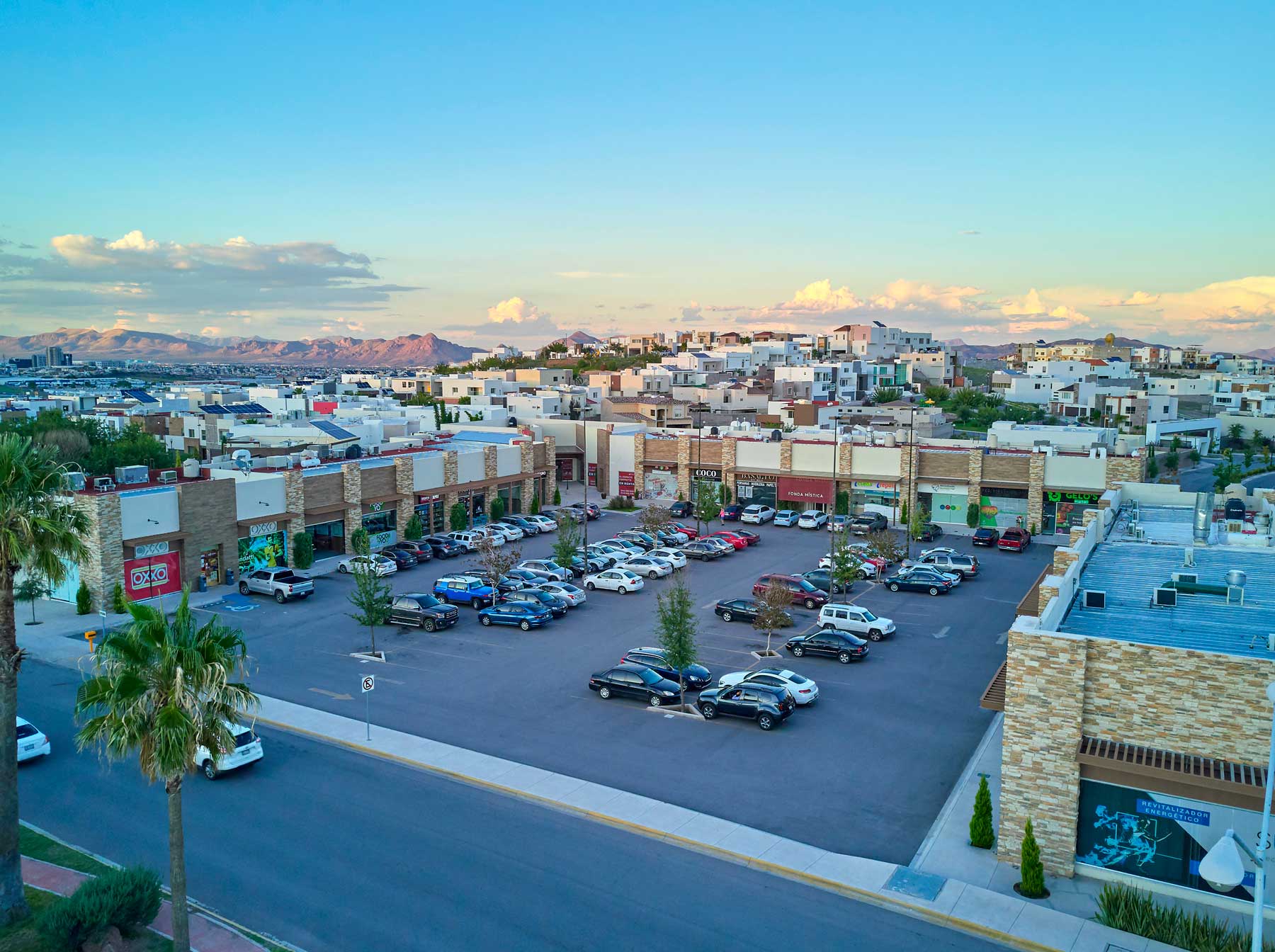 Plaza Pedregales – Grupo Valles